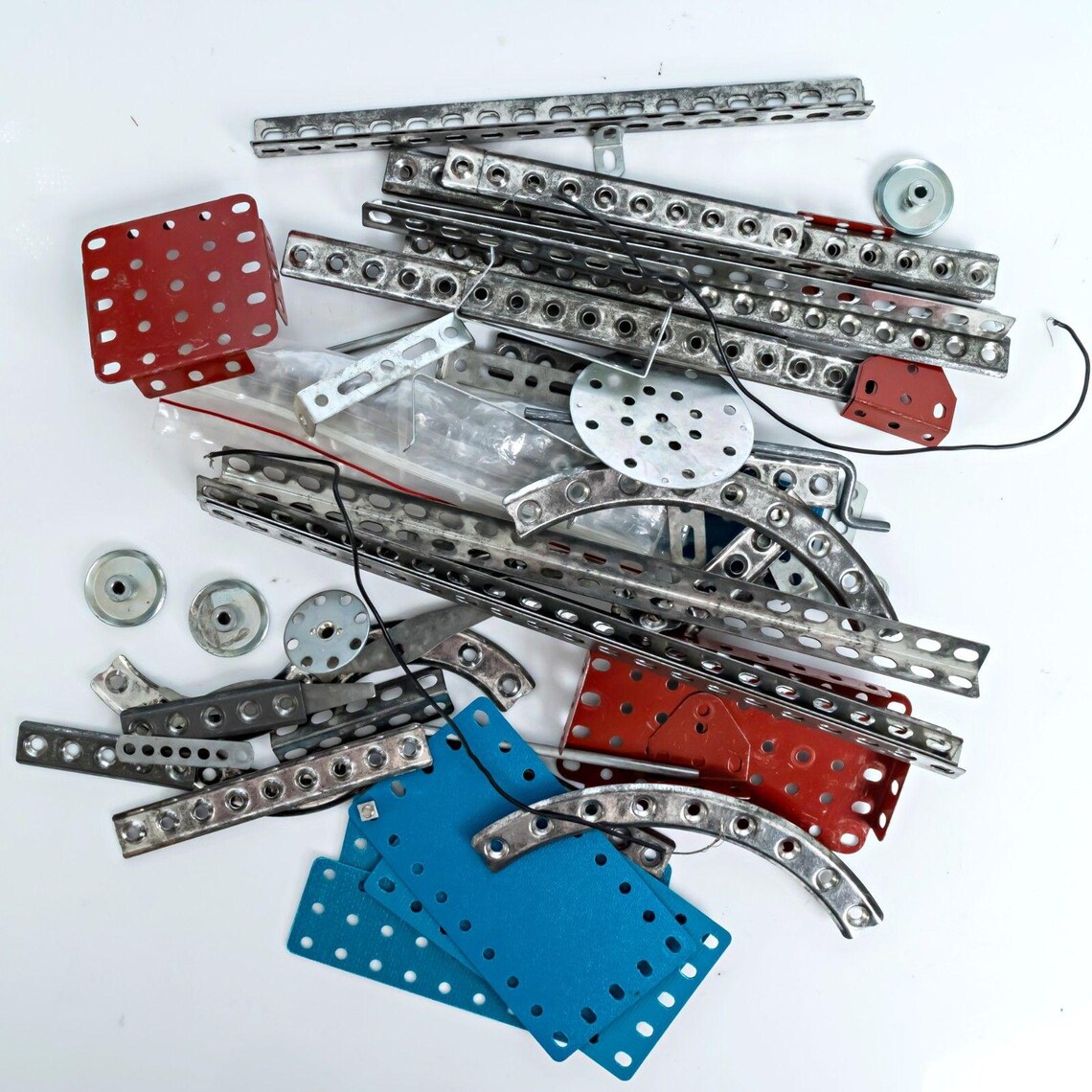 Vintage Gabriel Erector Set in Yellow Plastic Case With Lots of Parts ...