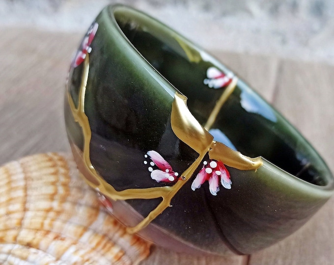 Kintsugi Bowl "fuyu" Collection. Hand Painted and Varnished Flowers ...