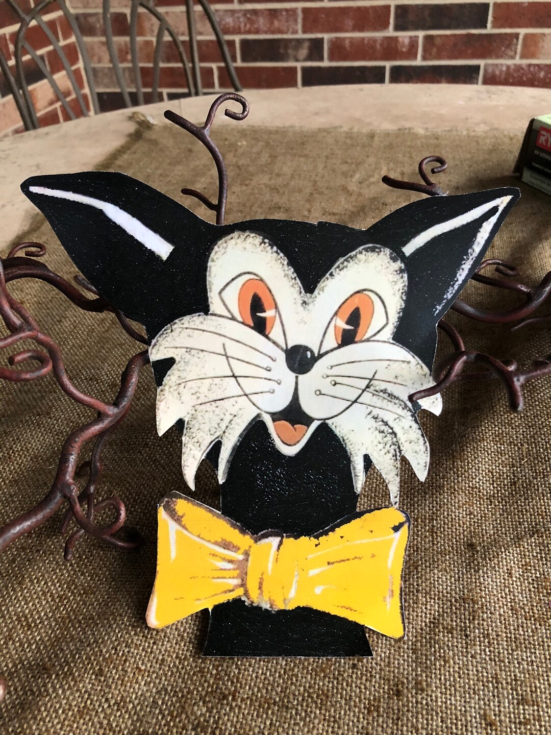 Sizes up to 10" Vintage Style Silly White Whiskered Cat Face With ...