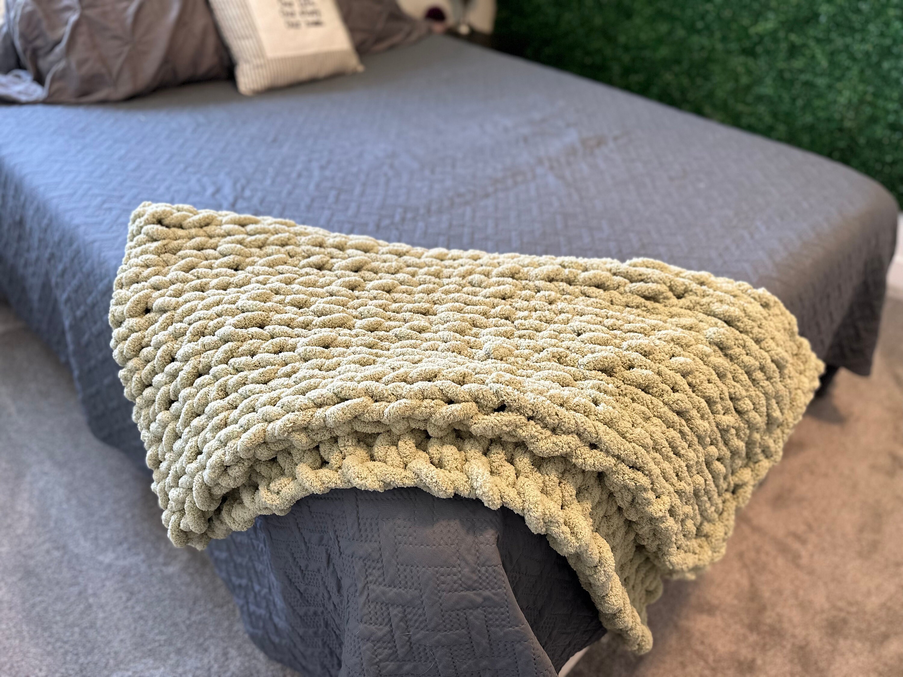 Twin Size Hand Knit Chunky Knit Bed Runner Blanket Soft Chenille Throw ...