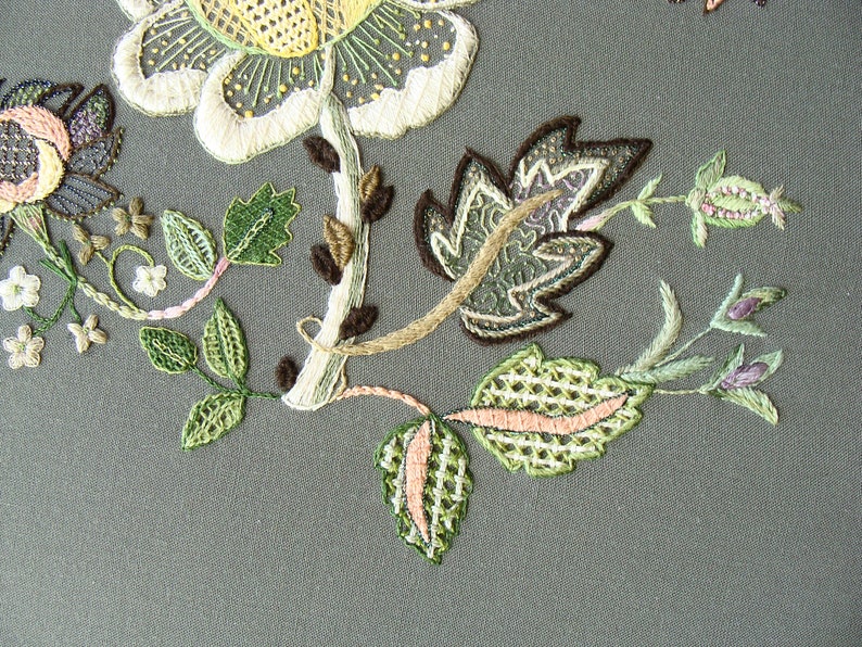 Crewel kit Queen Rose Night Kit de broderie crewel Crewel | Etsy