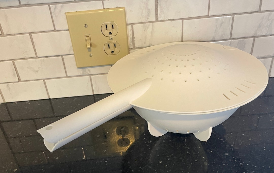 Vintage Tupperware Colander Colander 2 Piece With Lid Plastic Strainer ...