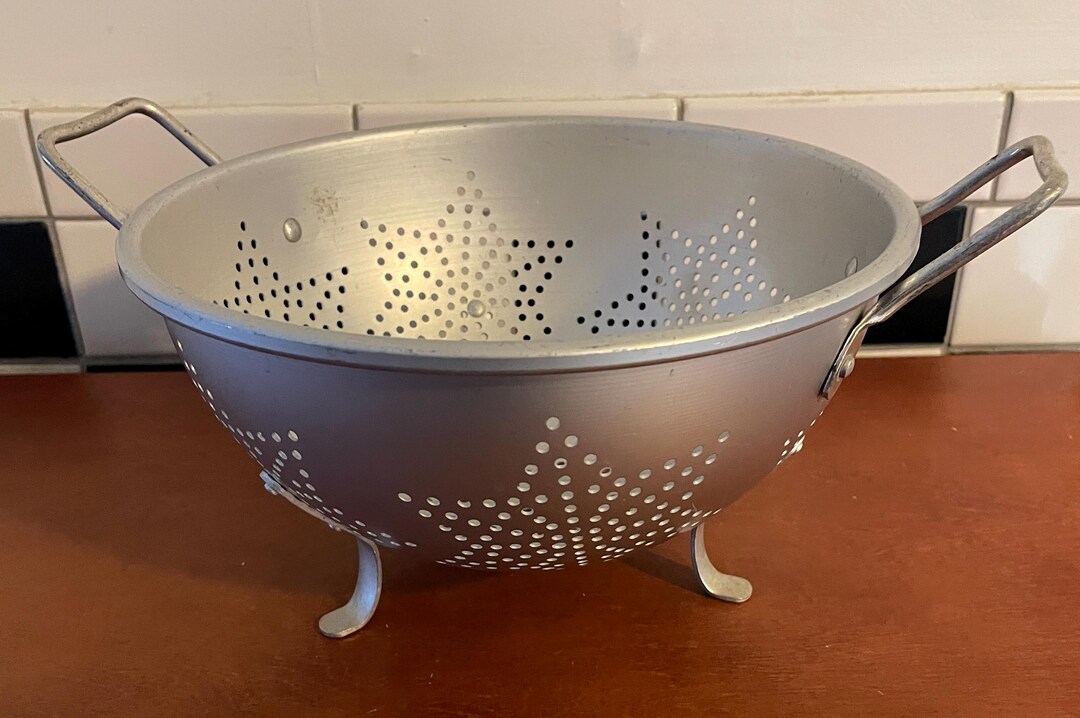 Vintage Aluminum Colander 9 Inch /stainer/ Vintage Kitchen - Etsy