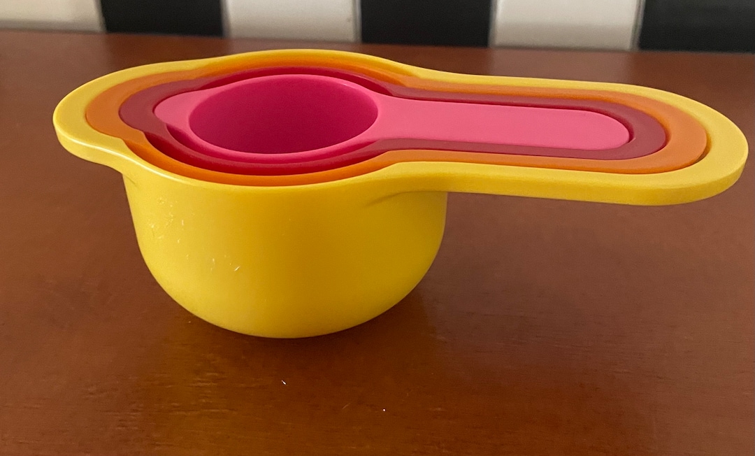Vintage Retro Rainbow Color Nesting Measuring Cups Scoops 4 Piece Set ...