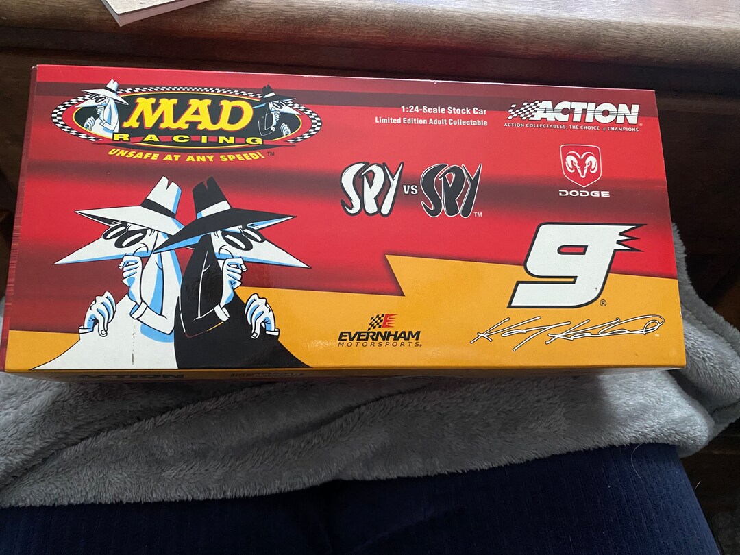 Nascar KASEY KAHNE 9 Spy Vs Spy MAD Magazine 2004 Dodge Intrepid 1:24 ...