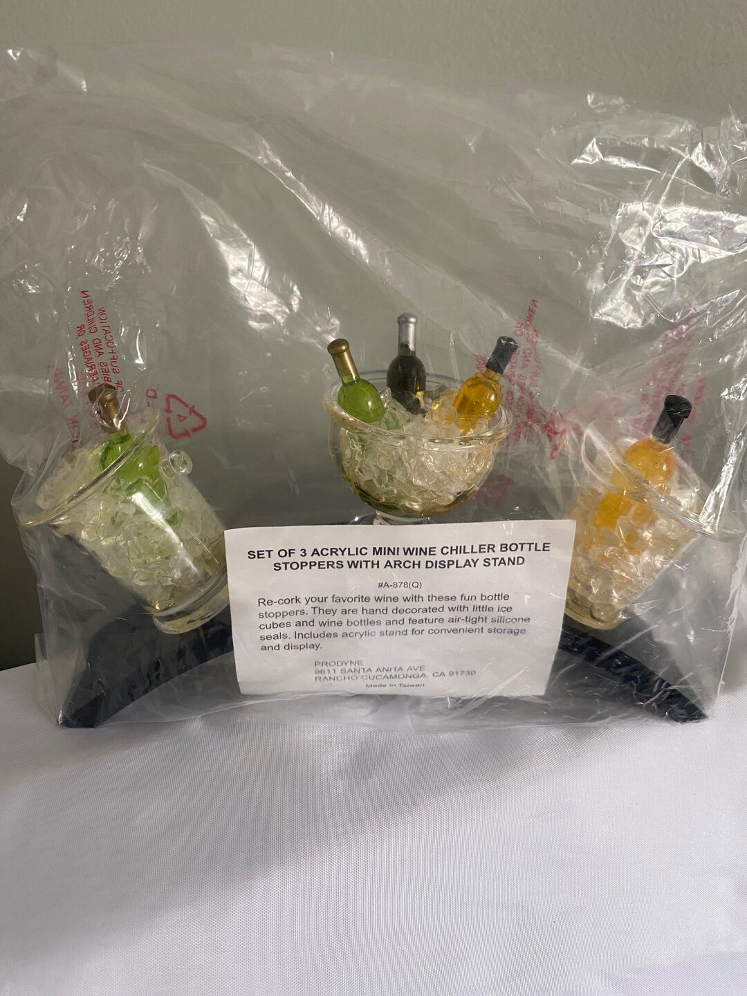 Set of 3 Acrylic Mini Wine Chiller Bottle Stoppers With Arched Display ...