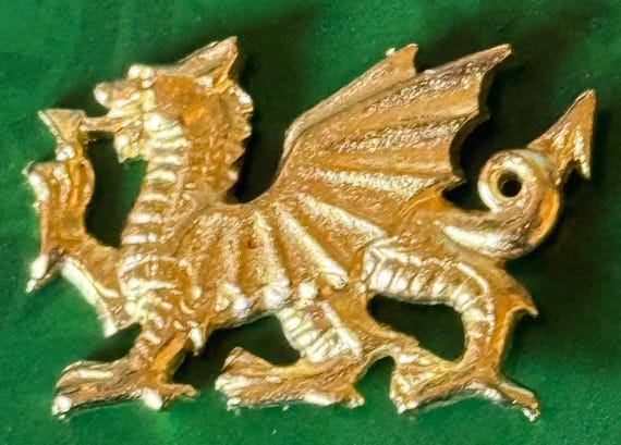 Welsh Dragon Pin Badge - Gold Plated, Wales Cymru *[W… - Gem