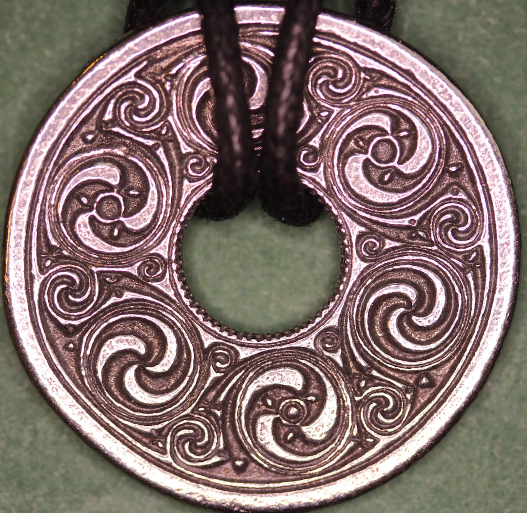 Celtic Interlaced Disc (36mm) Pendant, Lead-free Pewter With Folder ...