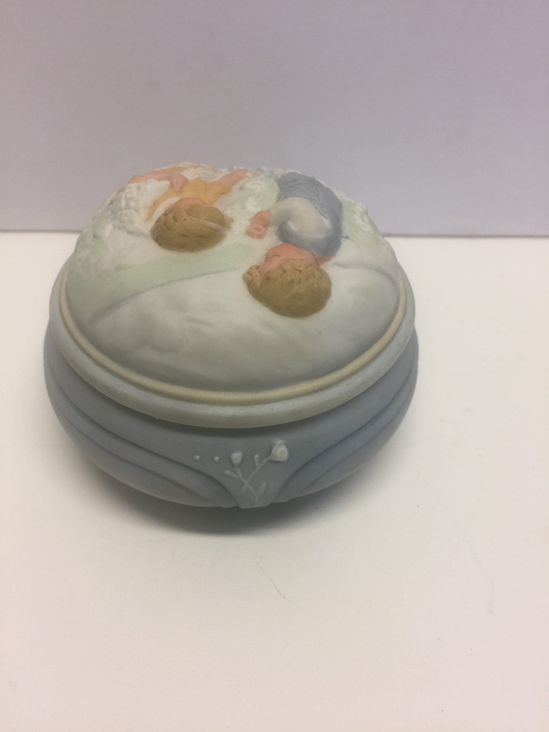 Vintage Avon Music Box Golden Dreams Porcelain Music Box - Etsy