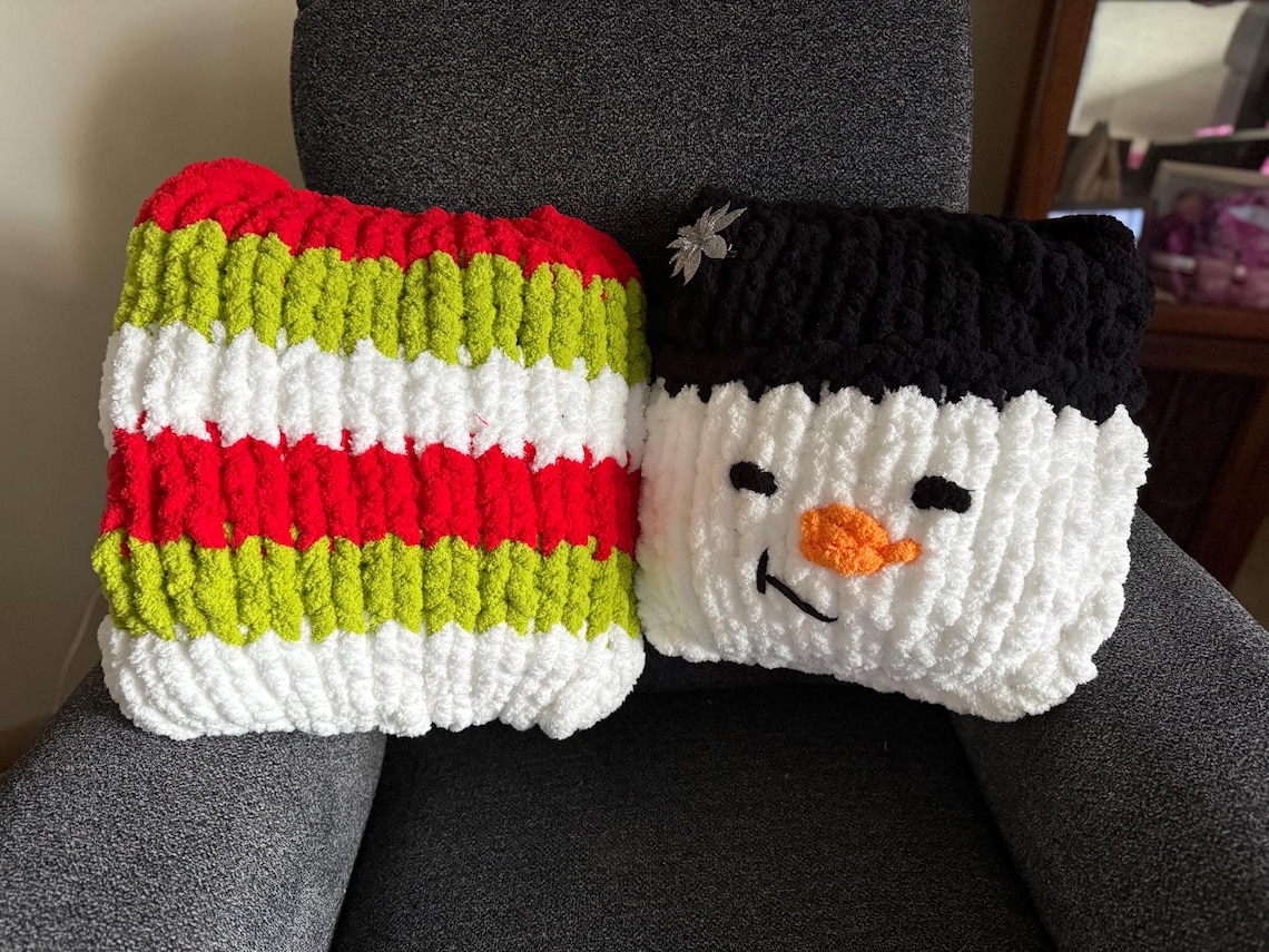 Hand Knitted With Chunky Yarn Snowman Pillows. - Etsy