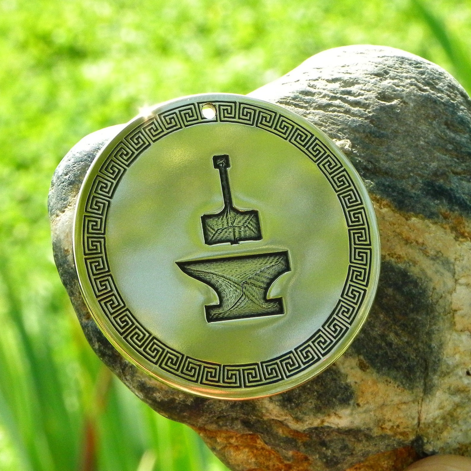 Symbool van de Griekse God Hephaistos. God van vuur | Etsy