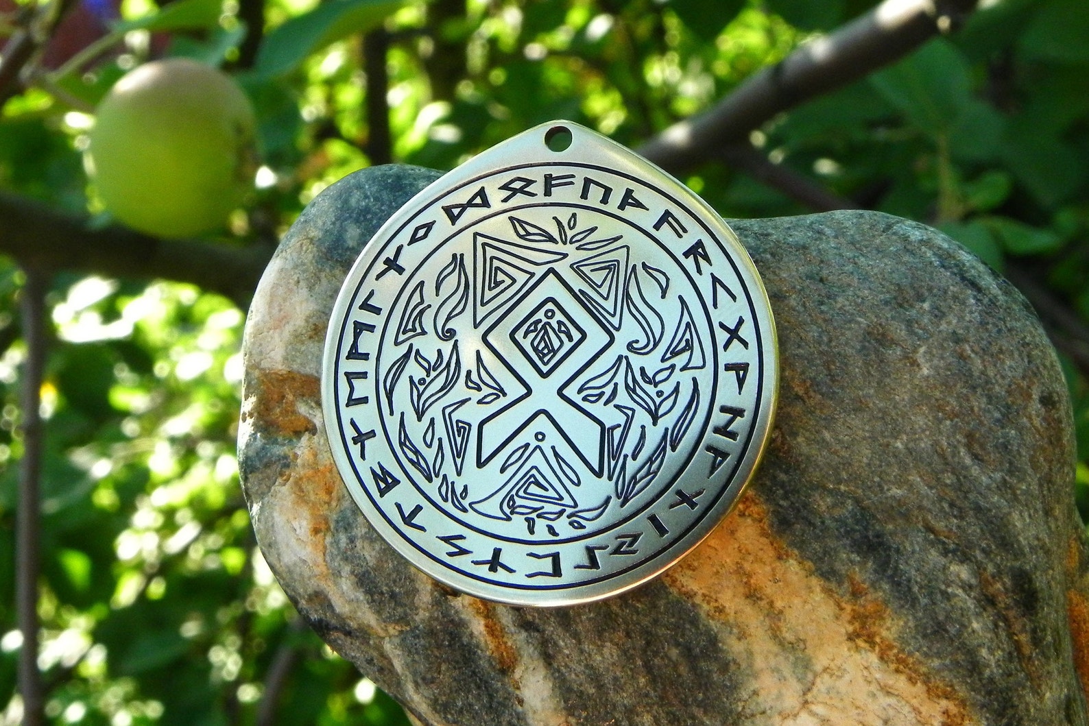 Othila Rune Kreis Amulett.Othila Rune Simbol Eigentum | Etsy