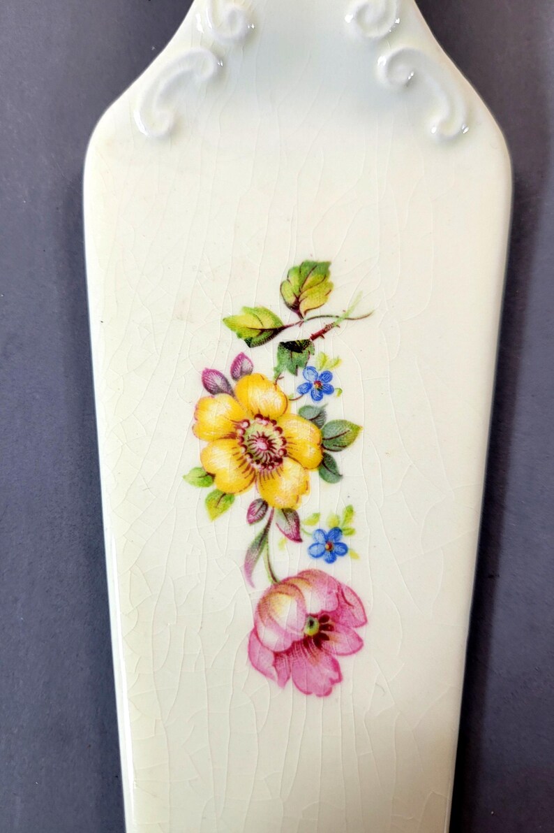 Vintage Homer Laughlin Kitchen Cake Server With Red and Yellow Flowers ...