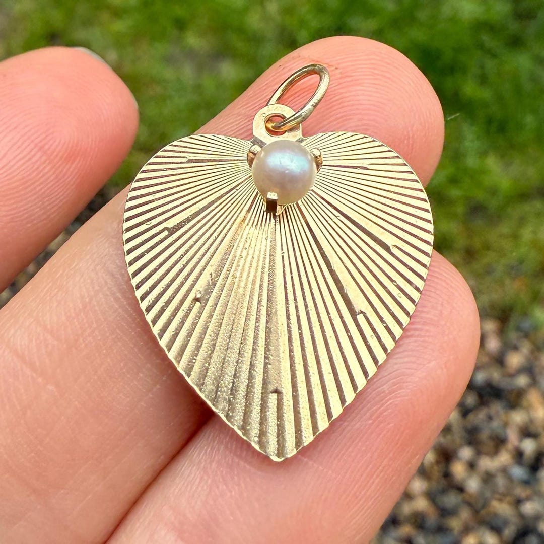 Vintage 14K Gold and Pearl Engine Turned Heart Charm - Etsy