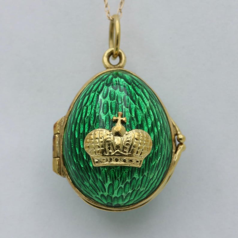 Vintage 18K Gold and Green Enamel Egg Locket - Etsy