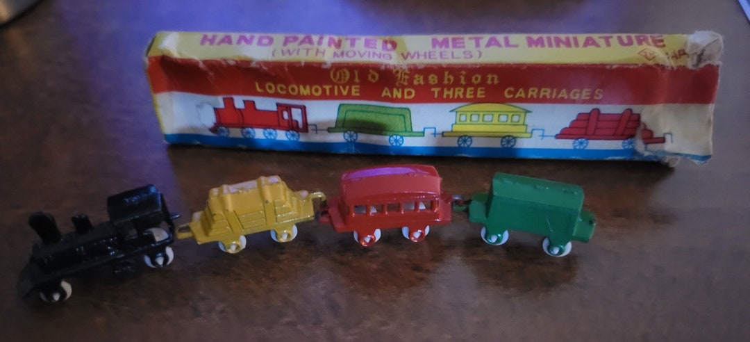 Old Fashion Locomotive & 3 Carriages - Metal - Mini Trail - Hand ...