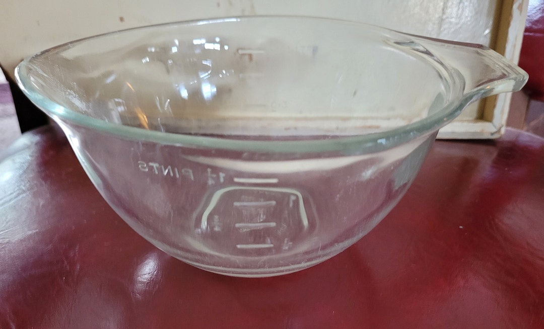 Pyrex Tear Drop Measuring Bowl W/lip Scratches on Glass 1 1/2 Pint - Etsy