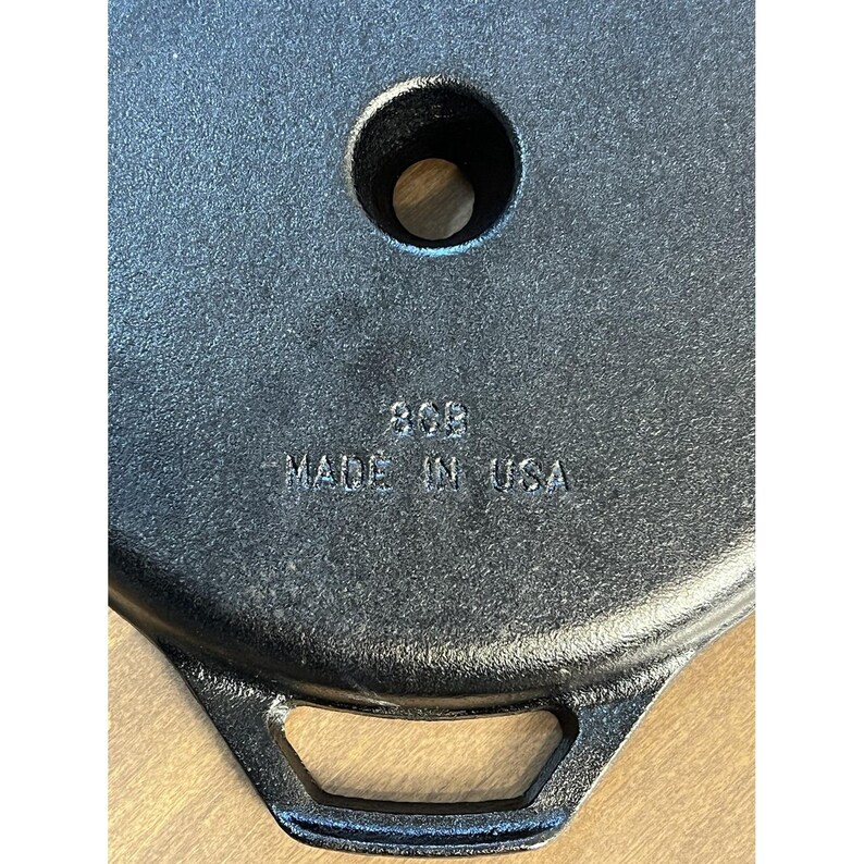 Vintage Lodge #8 CB Cast Iron Round Wedge Cornbread Pan Divided 9" - Etsy