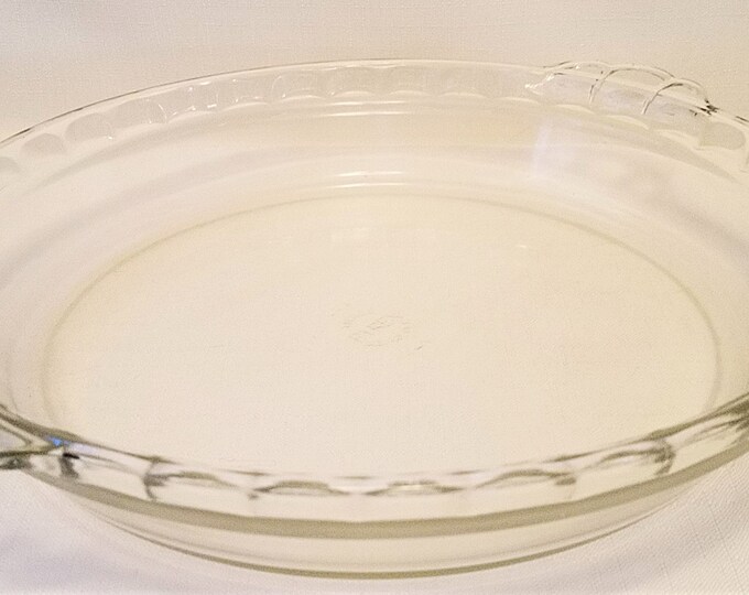 Pyrex Round Pie Plate With Scalloped Edges and Tab Handles - 1940's ...