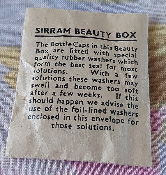 Vintage Sirram 'Beauty Box' Plastic Travel Vanity Ca… - Gem