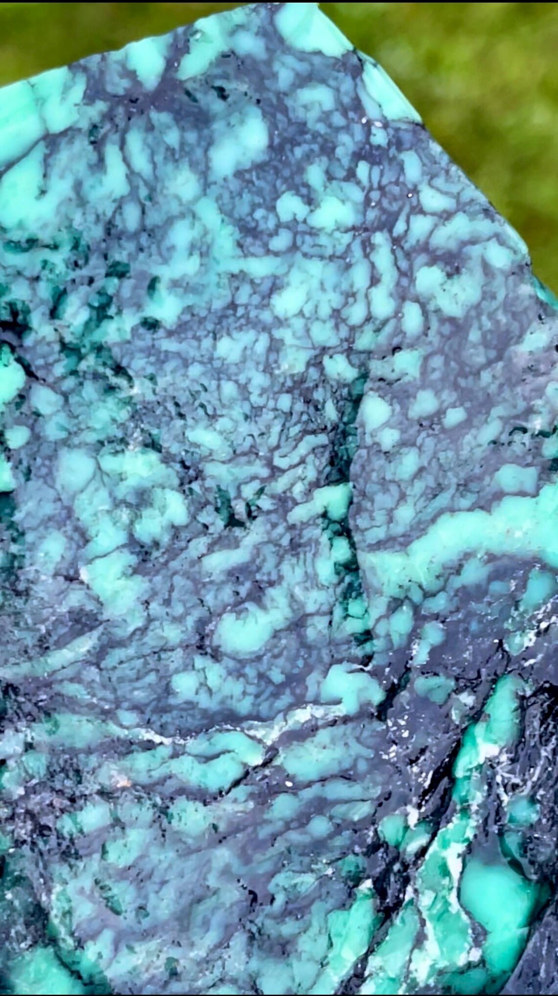 Variscite Rough Stone Apple Green Black Webbing 2650g Natural Emerald ...