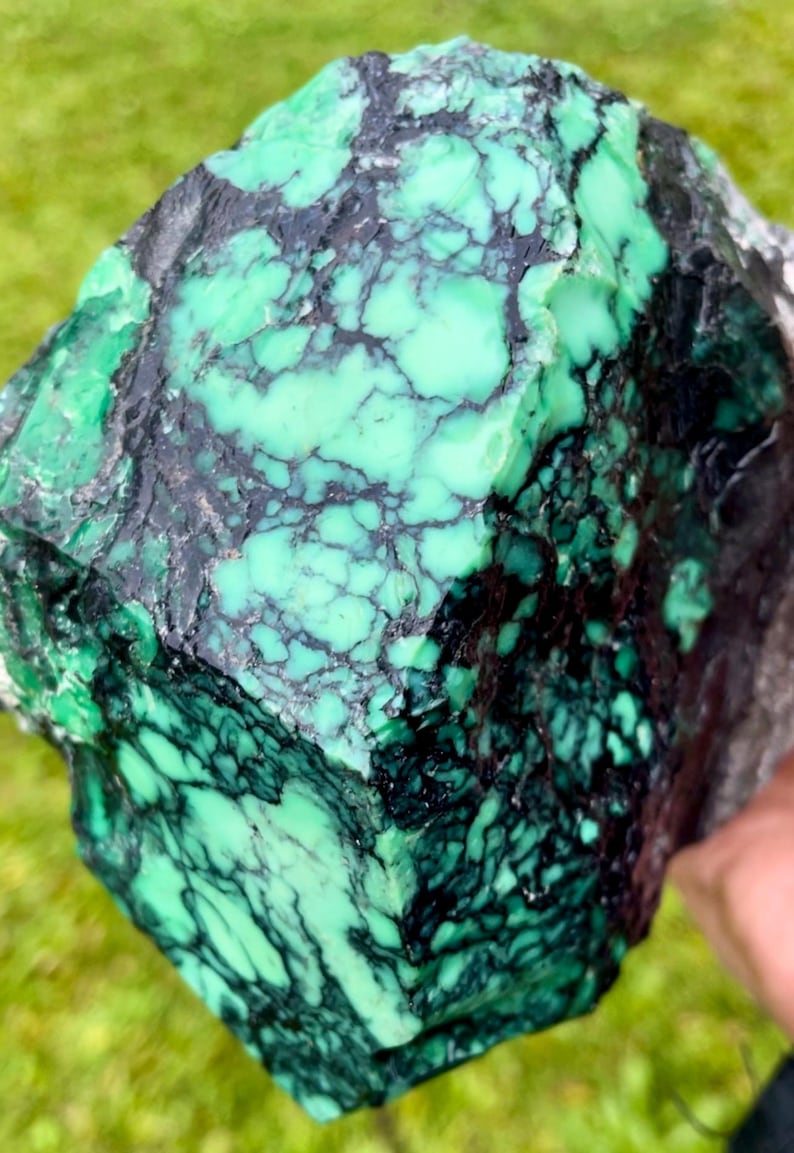 Variscite Rough Stone Apple Green Black Webbing 2650g Natural Emerald ...