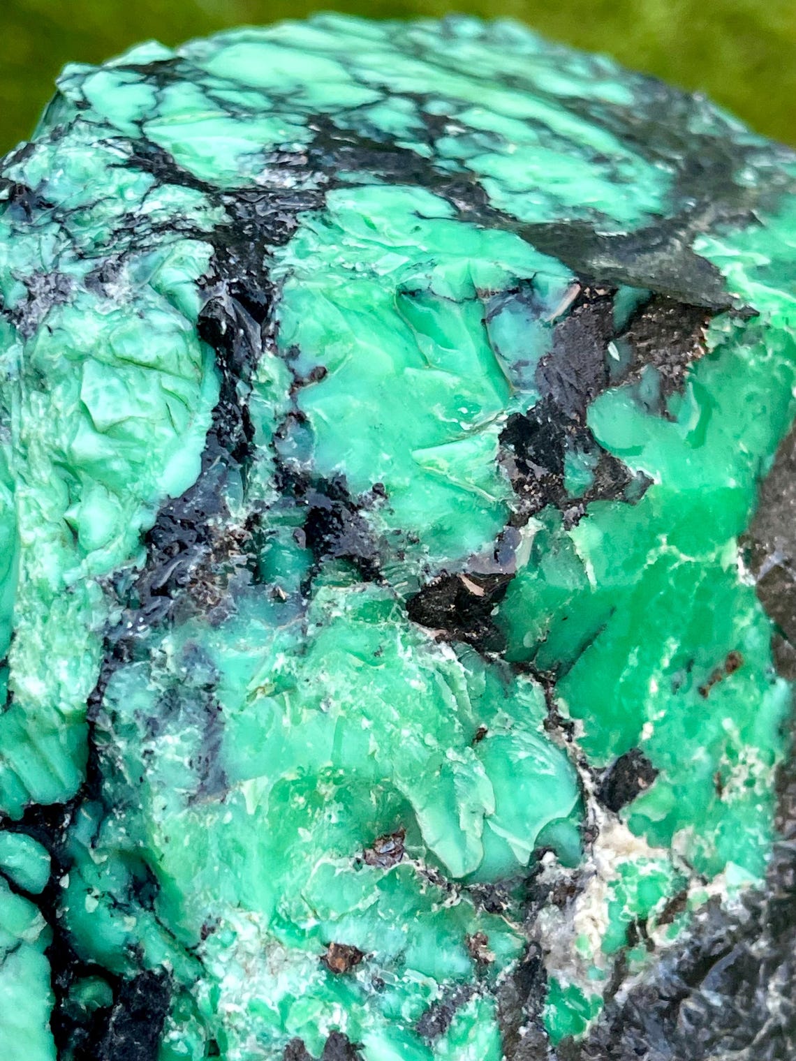 Variscite Rough Stone Apple Green Black Webbing 2650g Natural Emerald ...