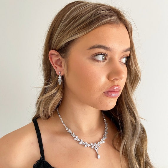 Silver wedding ornaments store