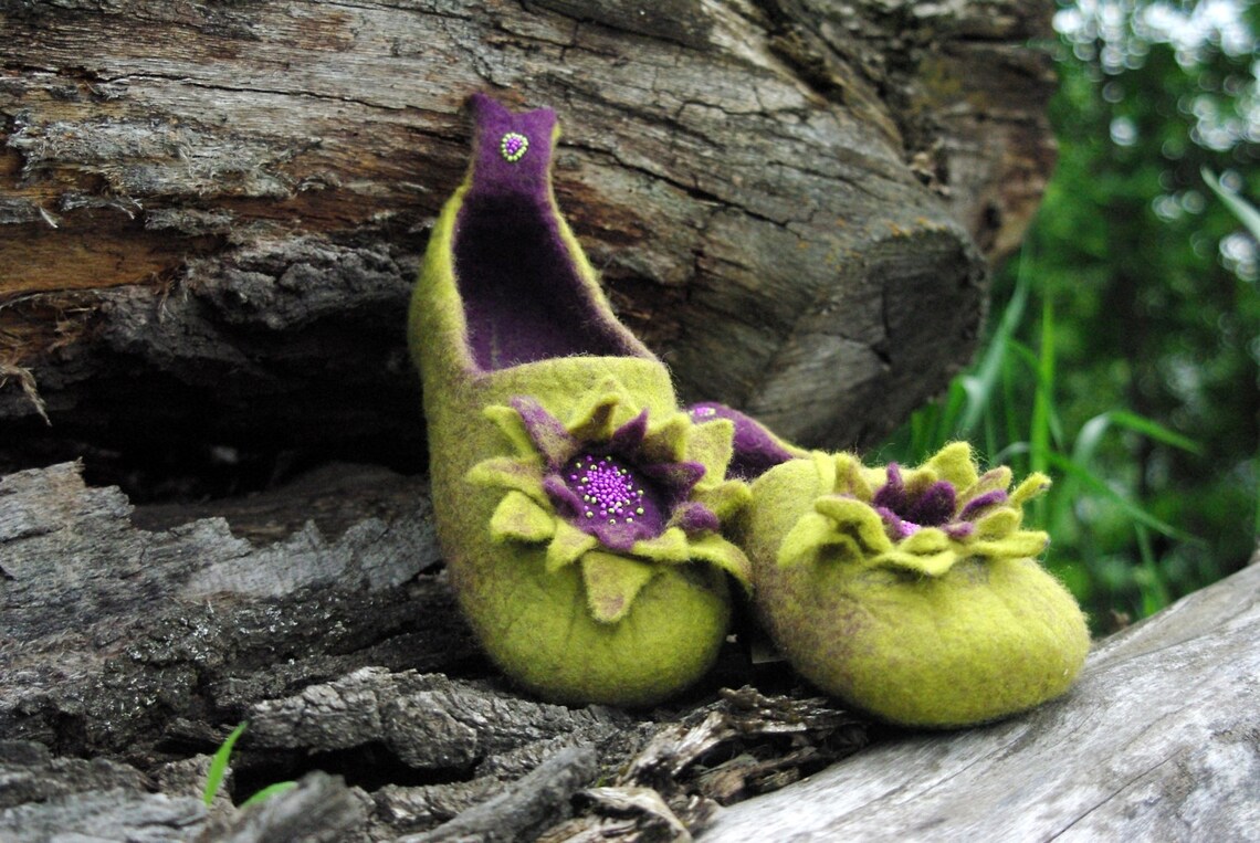 Felted slippers wool shoes felt flat comfortable shoes - Etsy.de
