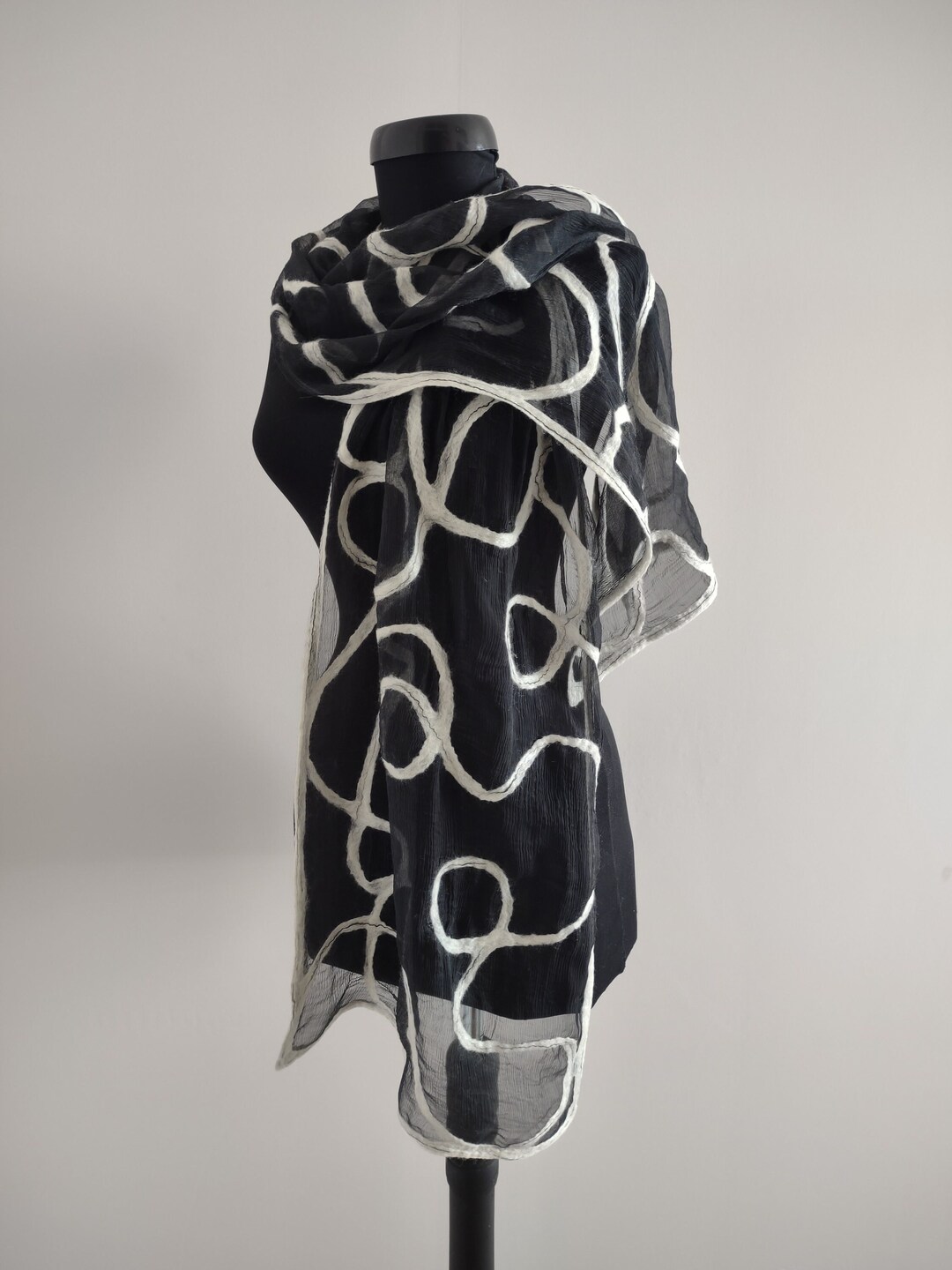 Elegante cachecol de seda feltrada Nuno preto e branco, cachecol de ...