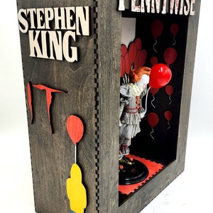 Full Size Stephen Kings IT Pennywise Shadow Box With Battery Powered ...