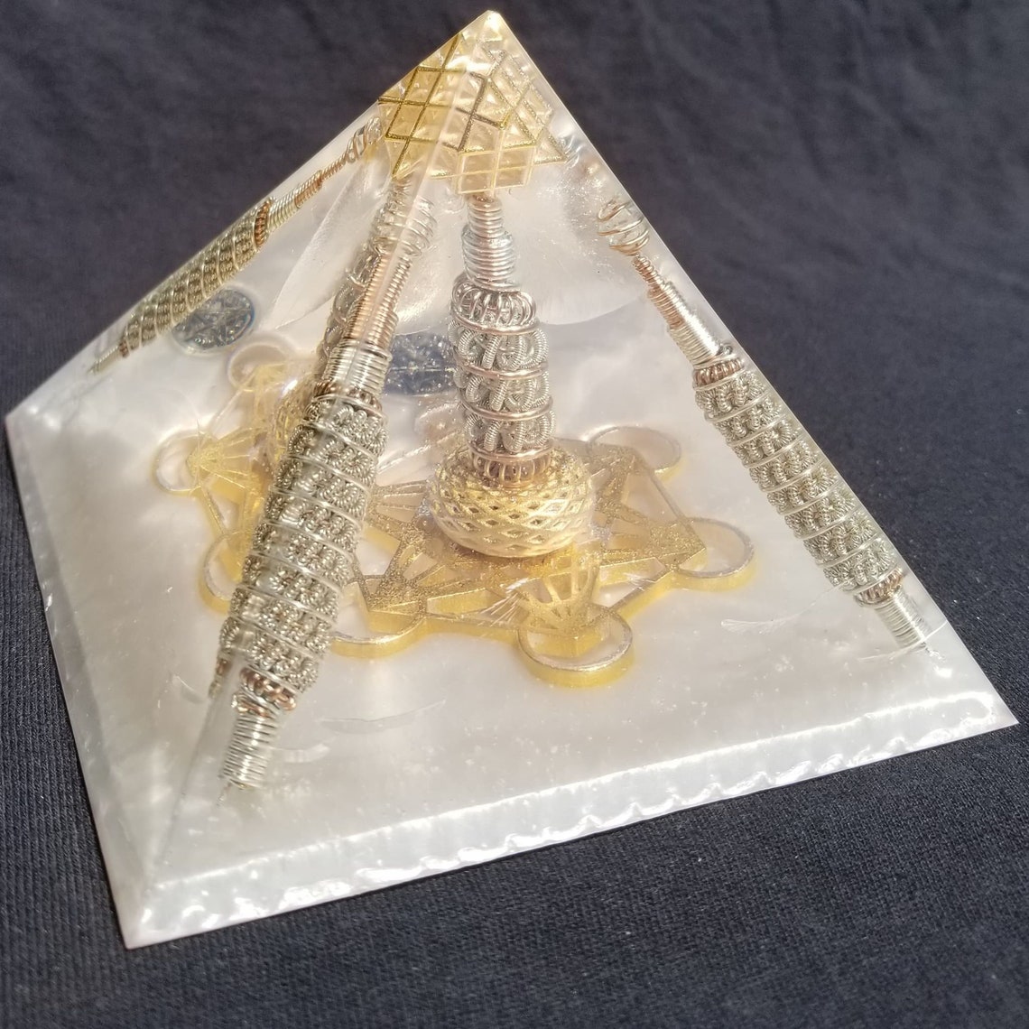 Orgone® Pyramid Metatron Light Body Accelerator Orgonite® - Etsy