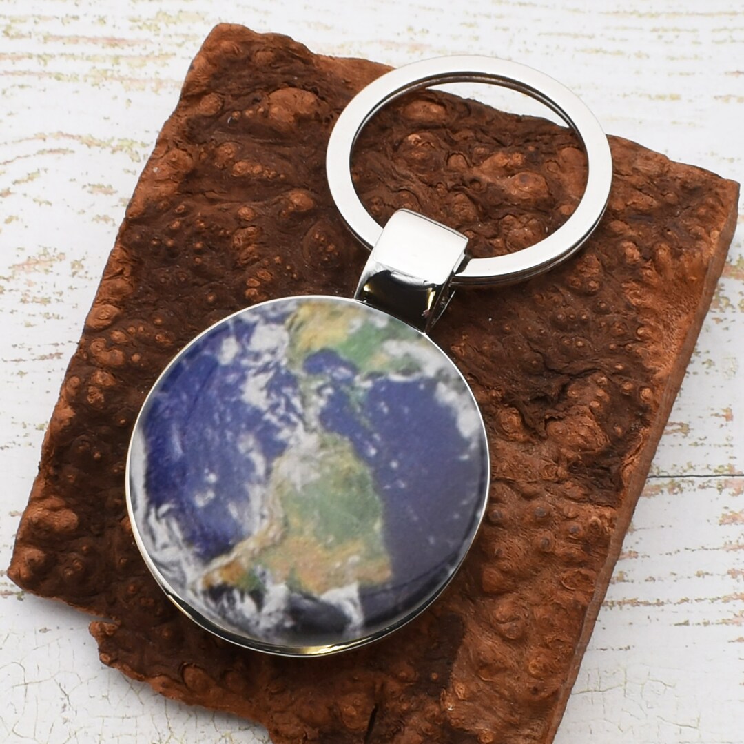 Beautifully Made World Map Design Round Keyring With Engraved ...