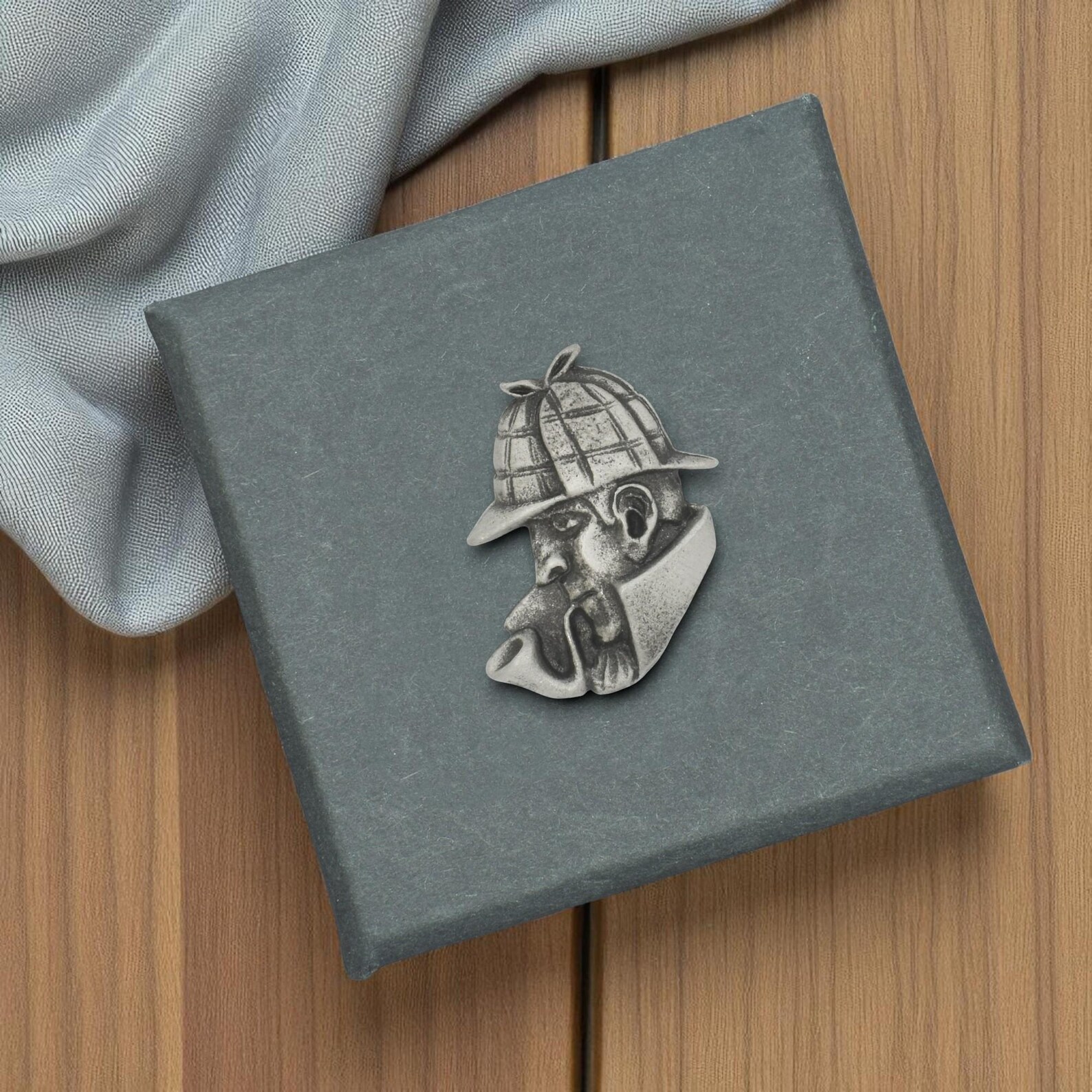 English Handmade Pewter Sherlock Holmes Lapel Pin Badge Presented in a ...