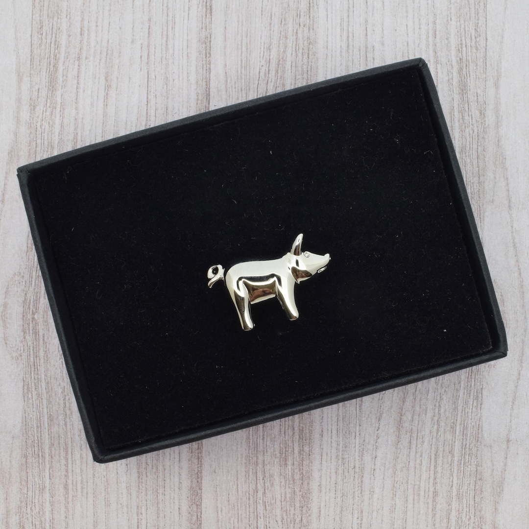 Pig Farm Animal Design Lapel Pin Badge in Engraved Personalised Gift ...
