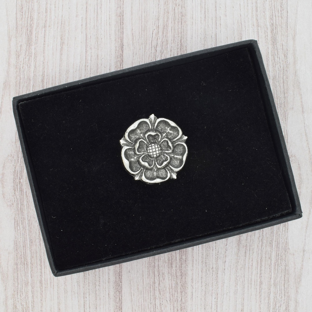 English Made Pewter Tudor Rose Design Lapel Pin Badge in Engraved ...