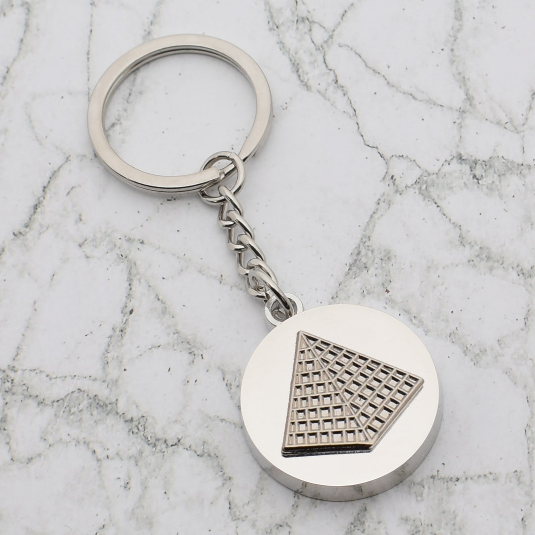 Beautiful Egyptian Pyramid Design With Special Personalised Engraved ...