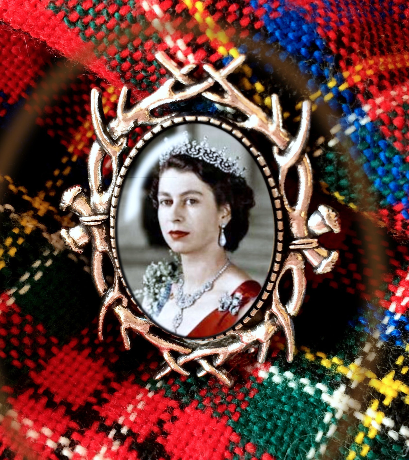 Queen Elizabeth II Brooch Queen of England Gift the Queen - Etsy