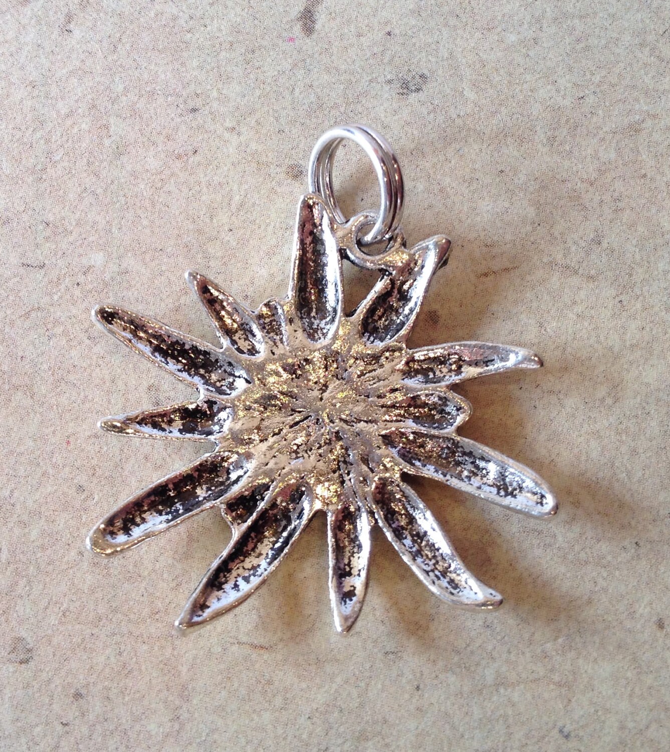 Edelweiss Kettenanhänger dunkel lila | Etsy