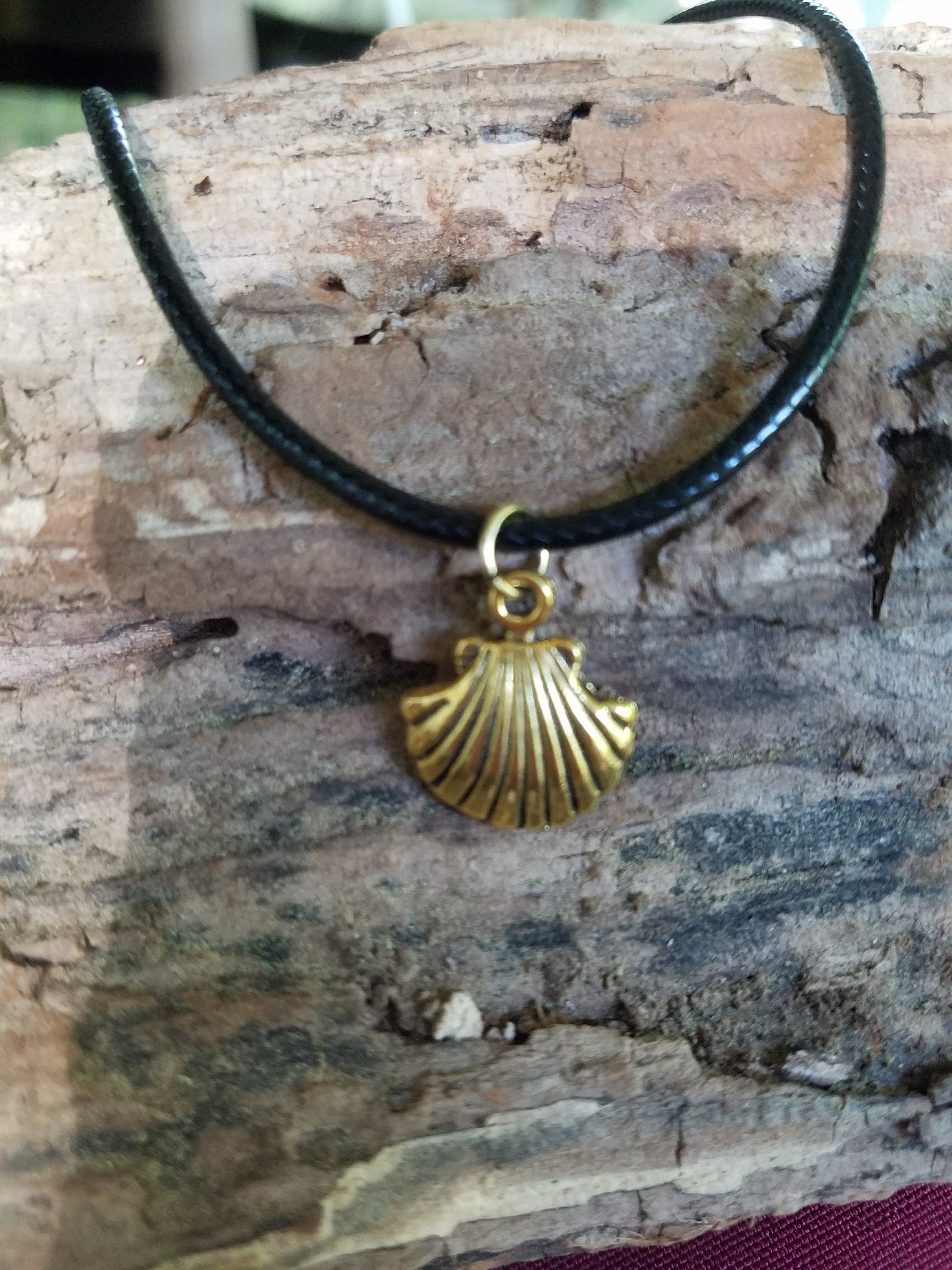 Gold Scallop Shell Pendant on Adjustable Leather Cord Necklace - Etsy