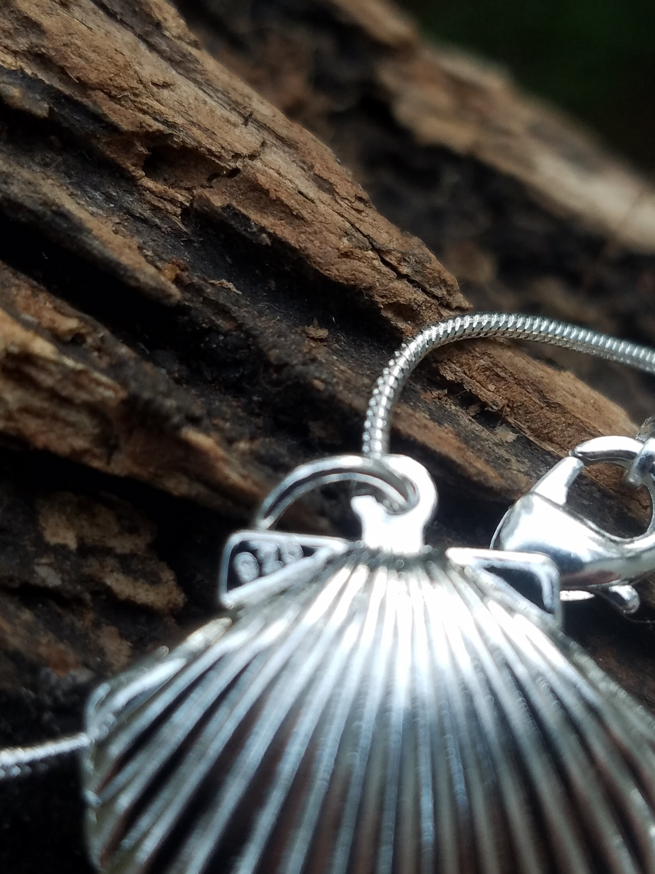 Sterling Silver Scallop Shell Locket / .925 / Camino De - Etsy