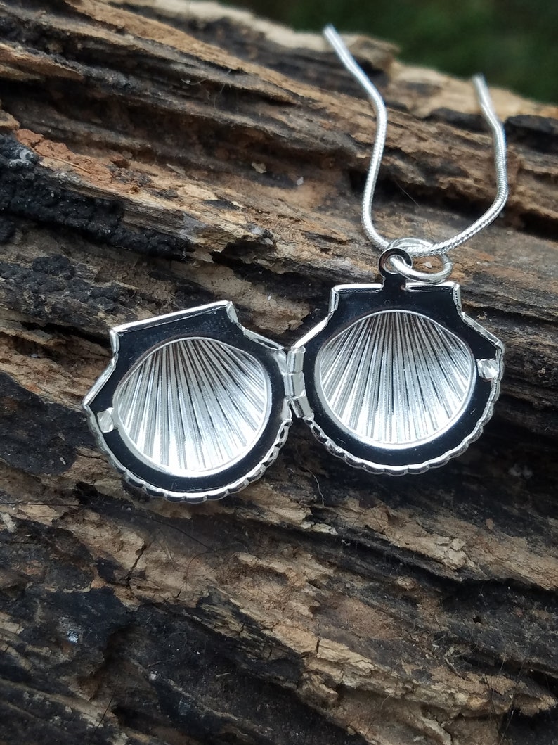 Sterling Silver Scallop Shell Locket / .925 / Camino De - Etsy