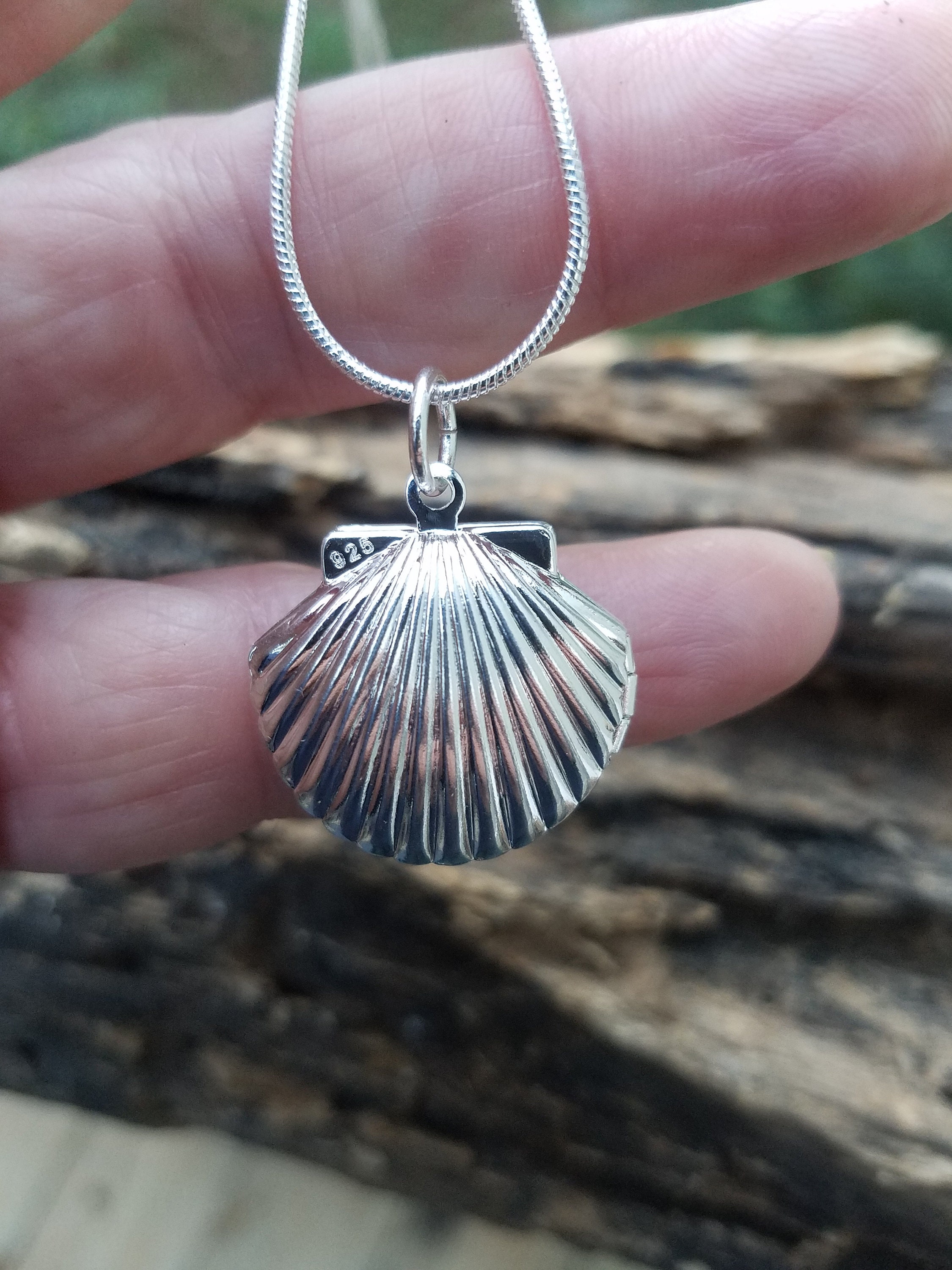 Sterling Silver Scallop Shell Locket / .925 / Camino De - Etsy