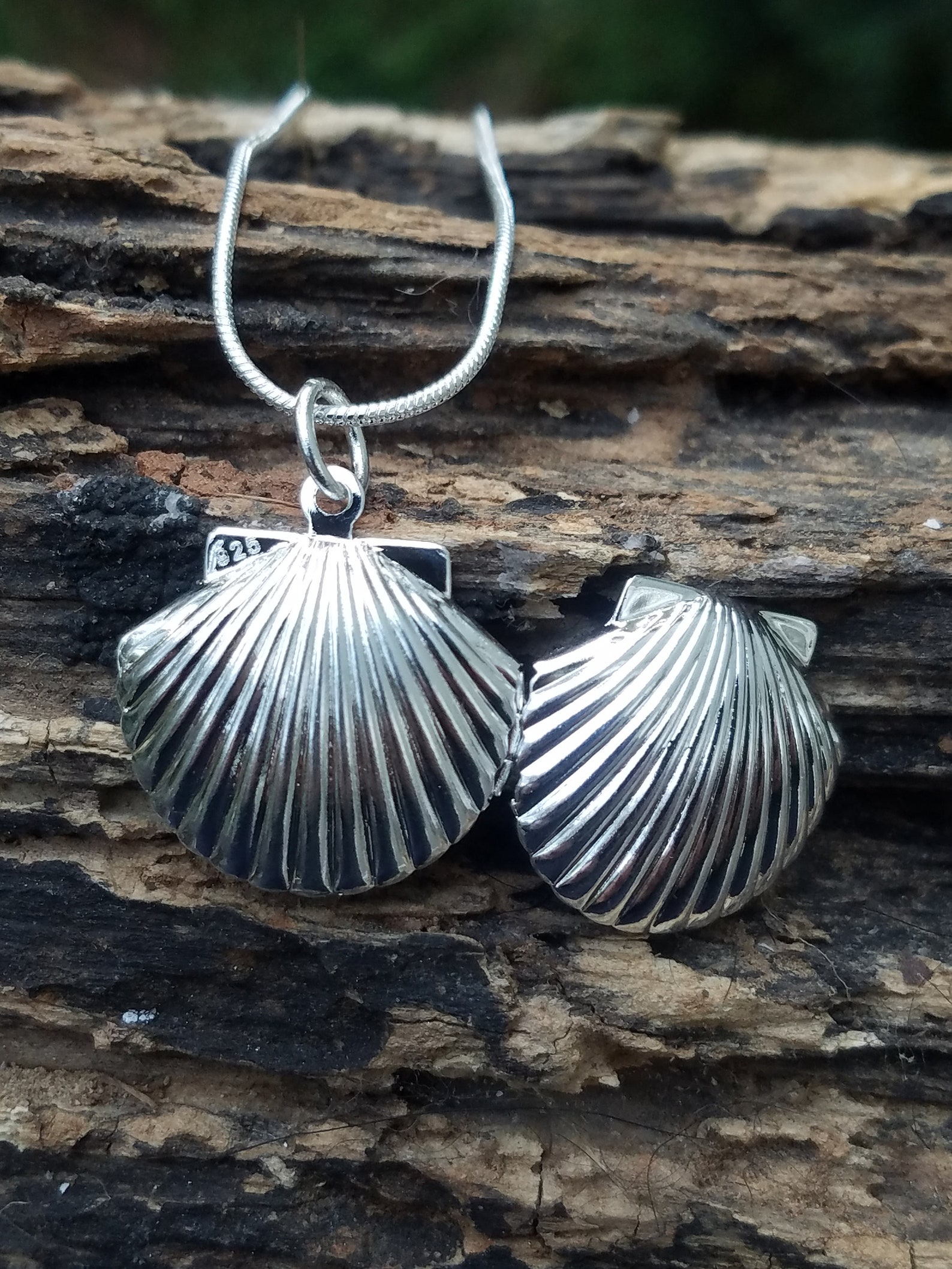 Sterling Silver Scallop Shell Locket / .925 / Camino De - Etsy