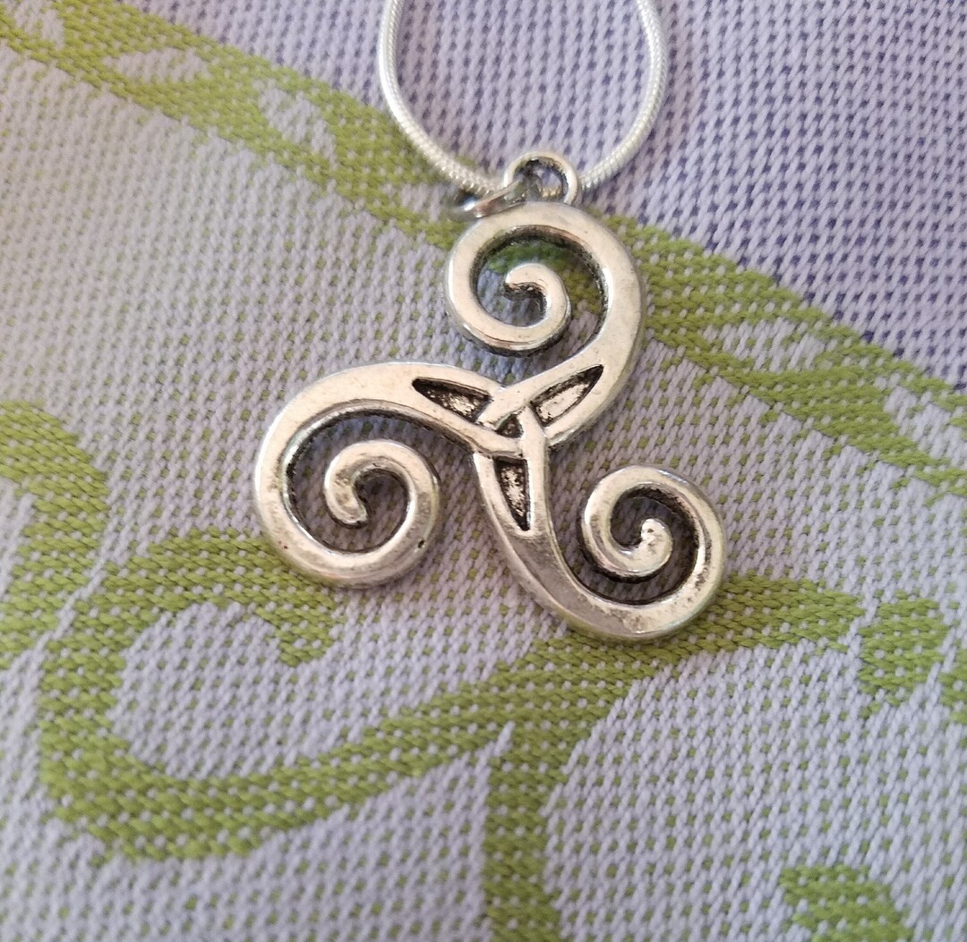 Triskele / Triskelion / Triqueta / Celtic Triple Spiral / Camino De ...