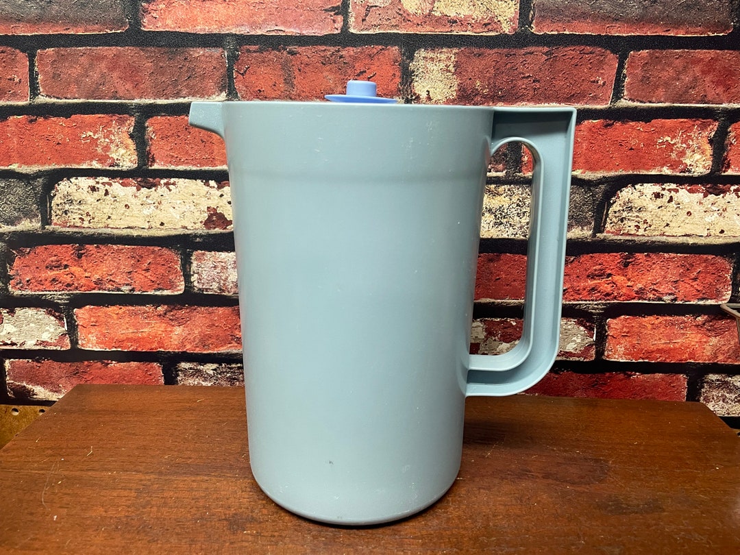 Tupperware 2 Quart Pitcher - Etsy