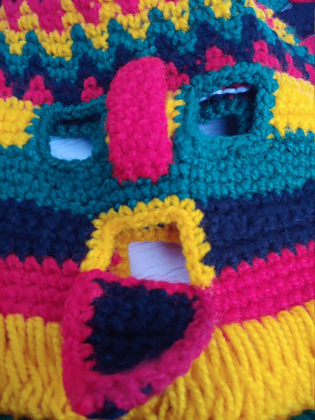 Rastafarai Ecuador Mask, Hand Made Yarn Rasta Decorative Face Covering ...