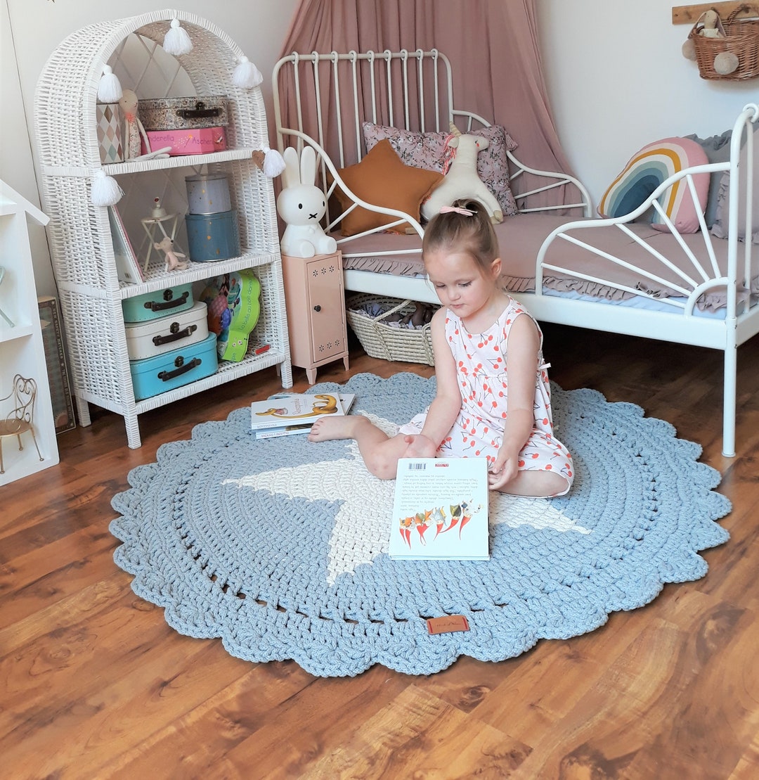 Winter Decor Gray Star Round Rug With Petals Stars Rug Round Rug ...