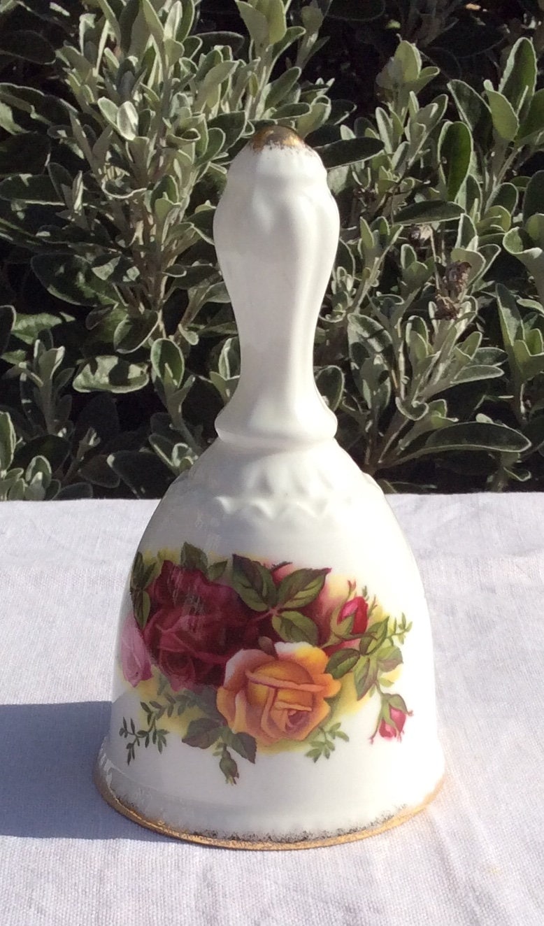 Royal Albert Old Country Roses Bell: Fine Bone China Collectible, Gift ...