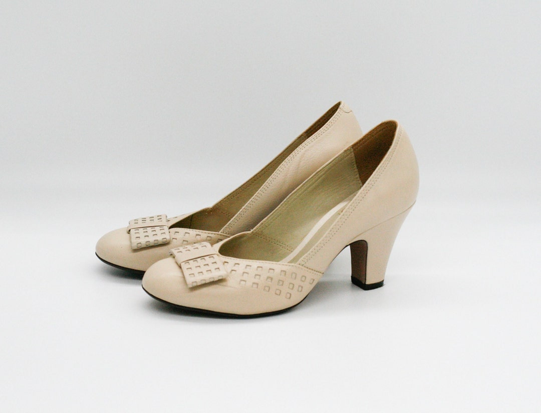 Handcrafted All Leather Pumps in off White / Decorated Toe Caps / High ...